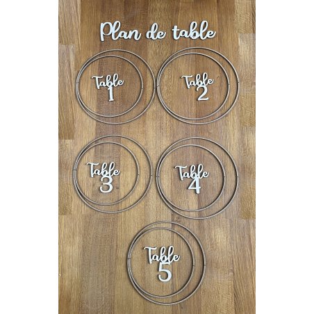 un Numéro de table en chiffre pour plan de table suspendu